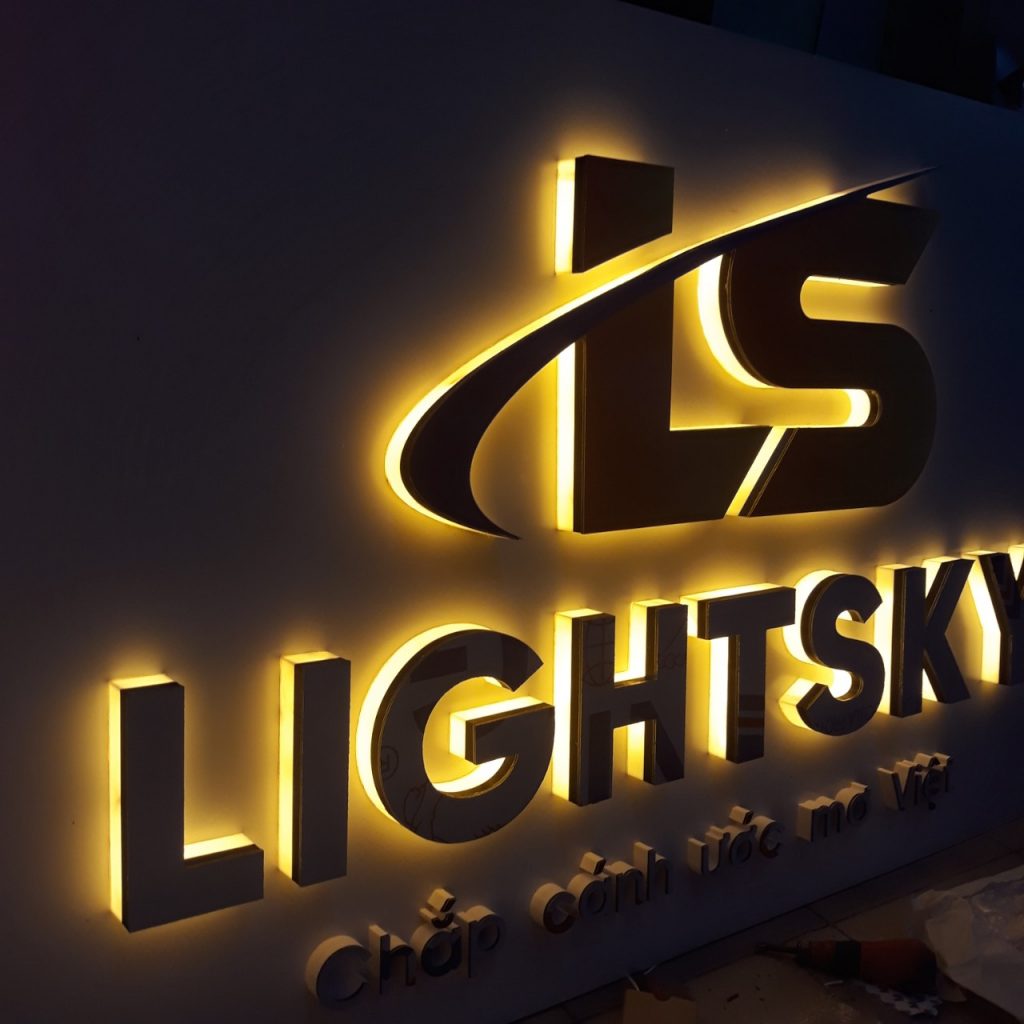 {MỚI NHẤT}Làm logo mica gắn led sáng chân | 0981860085